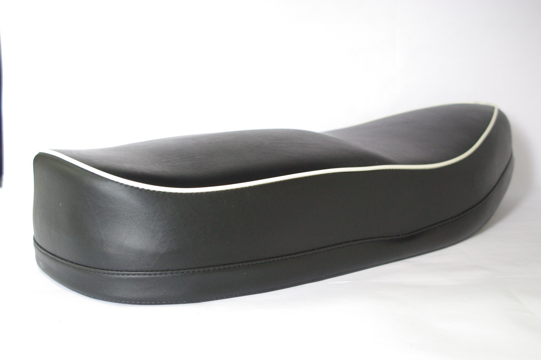 SEAT – 1963-66 BSA A65 – Walridge Motors